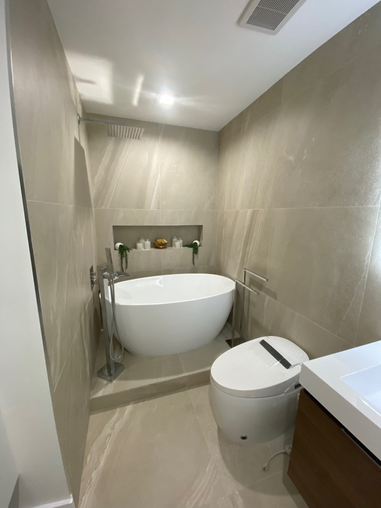 5 New Bathrooms With Shower-Tub Combos in 65 Square Feet or Less