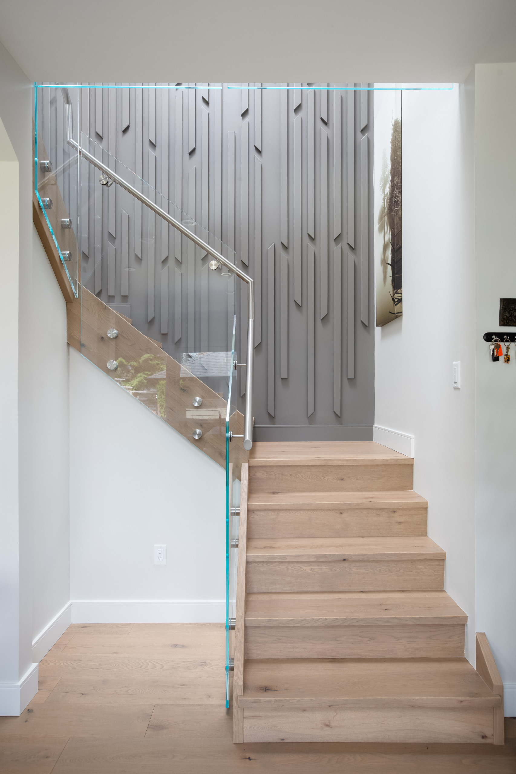 Houzz Tour: A Dark, Cramped Home Gets a Light, Open Makeover | Houzz IE