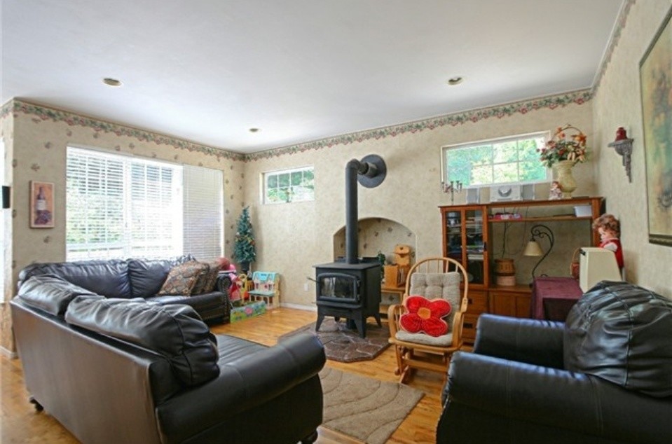 Needing a better layout for family/gathering room?