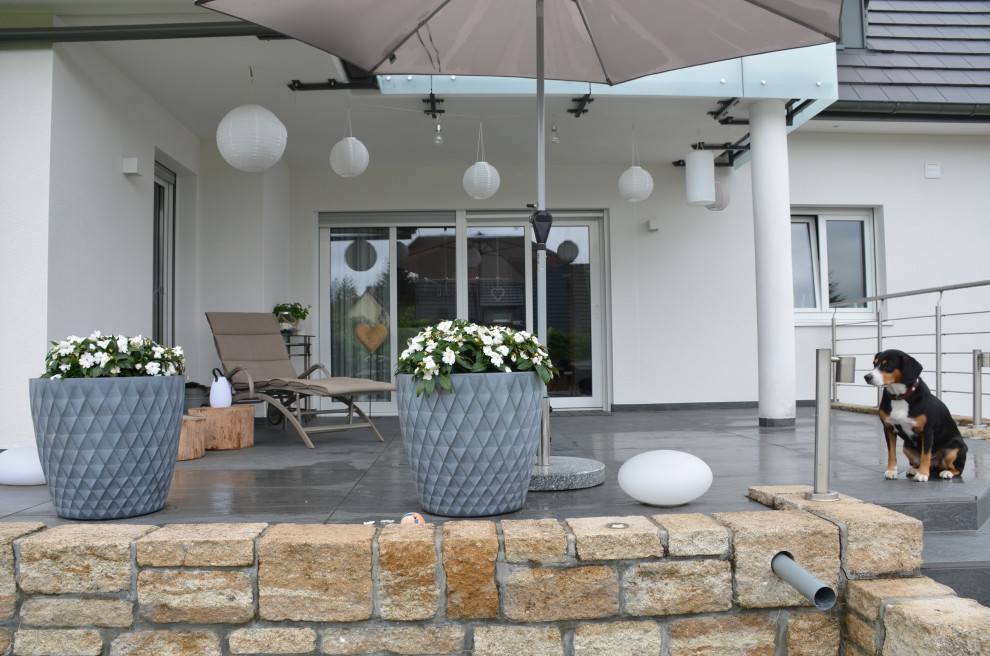 Terrasse mit großer Treppe in den Garten - Staircase - Dortmund - by ...