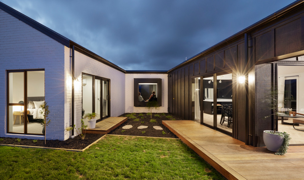The 15 Degree Hosue - Modern - Hamilton - by Studio H Design | Houzz