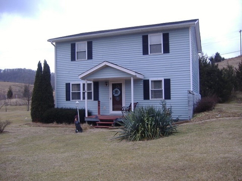 Making asymmetric windows on lower level less noticeable