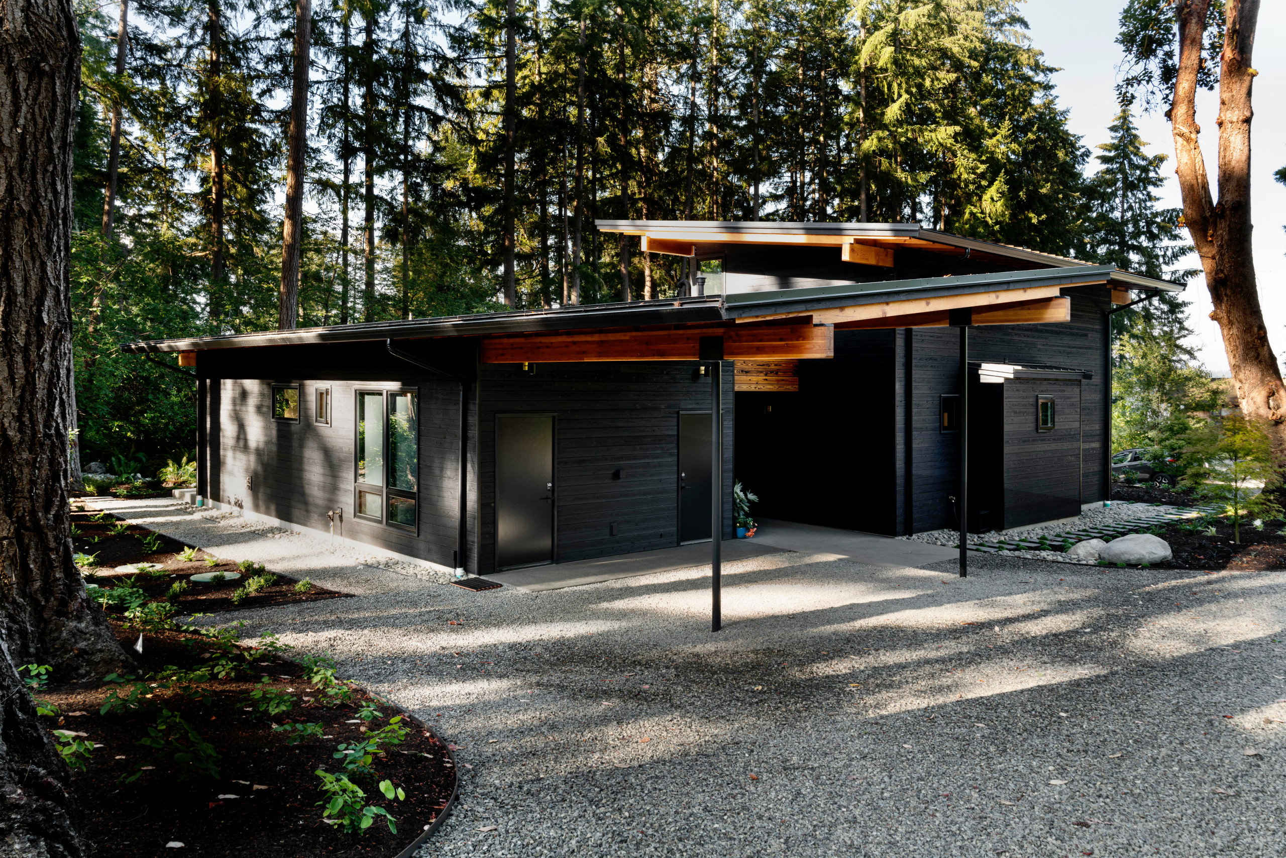 Houzz Tour: Compact Island Home Nestled in the Forest