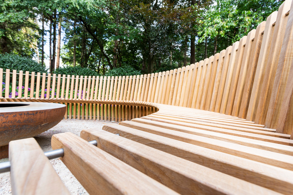 Gebogene Sitzbank für den Außenbereich - Hamburg - by woodendesign ...