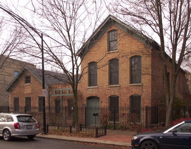 Modern and Traditional Converge on Coveted Chicago Blocks