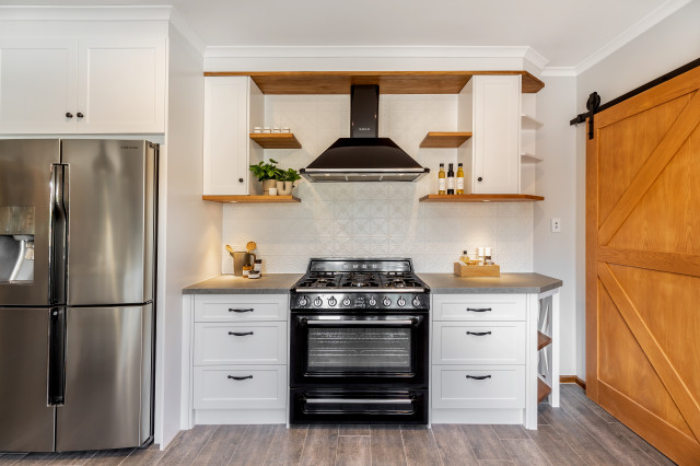 Modern Farmhouse Kitchen with Blackwood Timber Features - Country ...