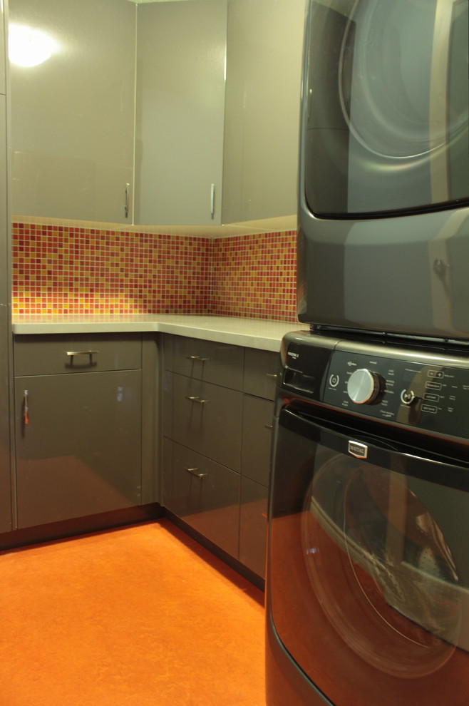 Condo Laundry Room - Contemporary - Toronto - by Bryant Renovations Ltd ...