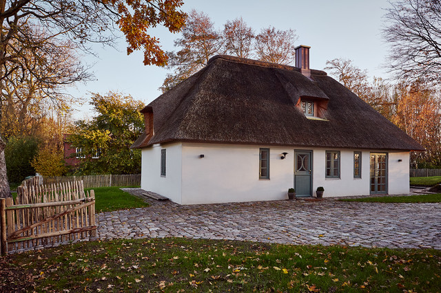 German Houzz Tour: Fairytale Thatched Cottage on the North Sea | Houzz NZ