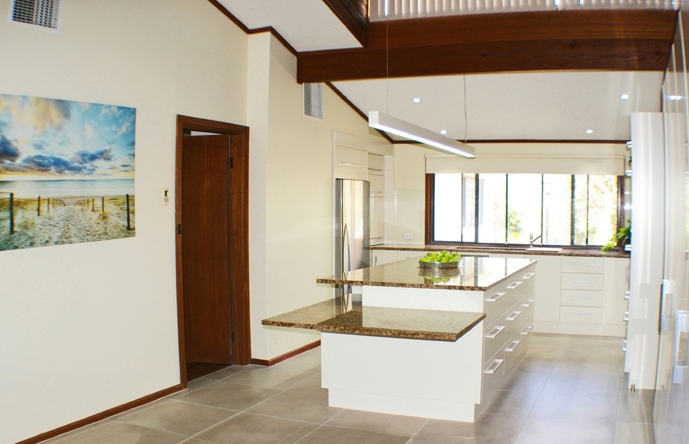 12 Stylish Kitchen Counters That Seem to Float in Space