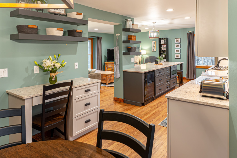 Pop of Color Farmhouse Kitchen - Farmhouse - Kitchen - Milwaukee - by ...