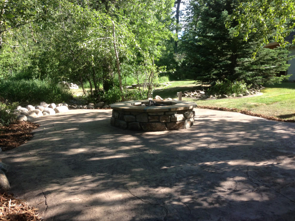 Fire Pit Areas w/ Silt Sandstone Block Rock and Stamped Concrete ...