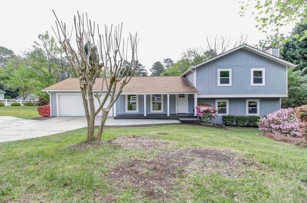 Update exterior of 80s split level to look more modern