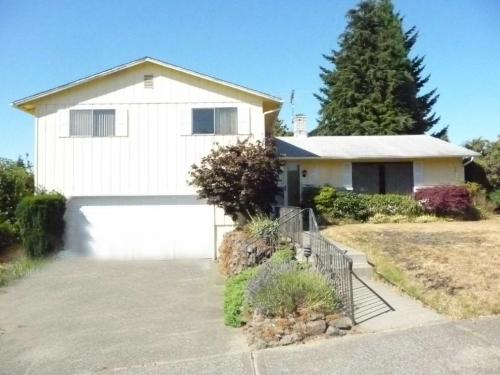 1970s tri-level, need architectural advice on the facade | Houzz Forum