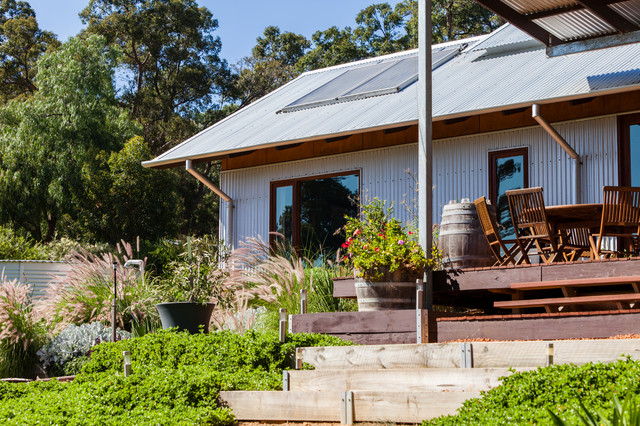 Houzz Tour: Australian Shearing Shed Inspires a Family Home