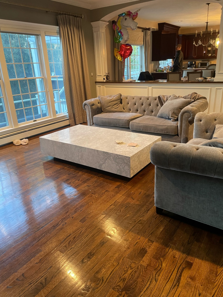 shag rug under a marble coffee table?