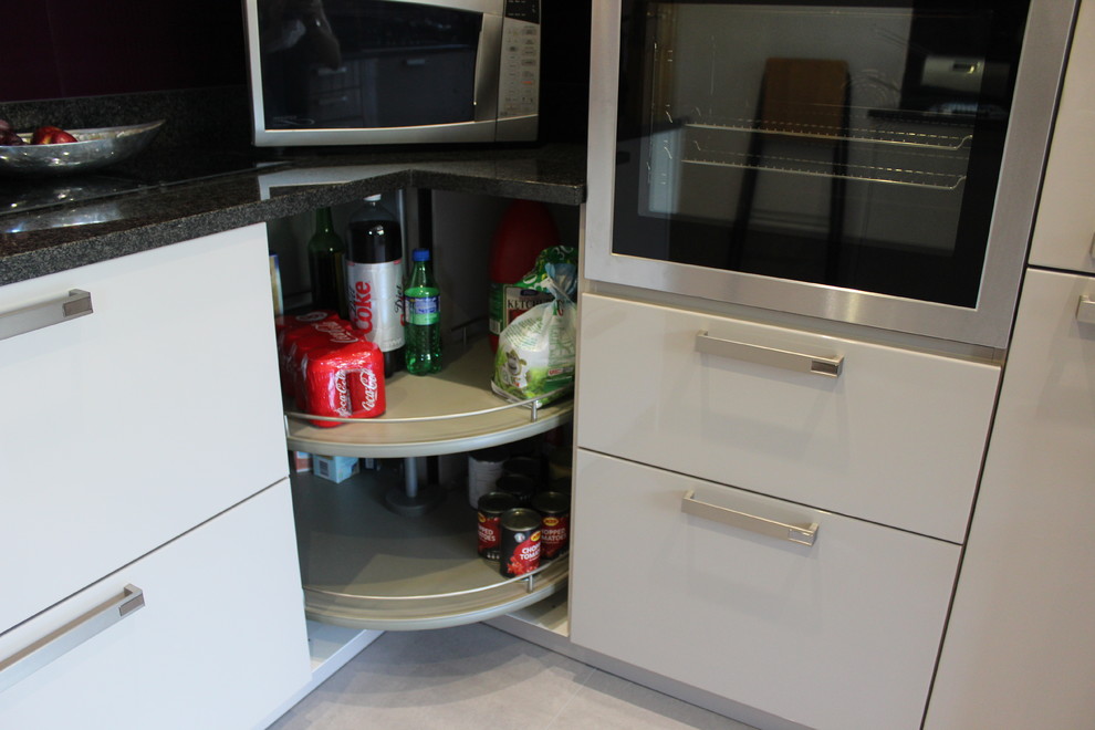 A German Kitchen with Glass Splashback in Stanmore by Kudos Interior ...