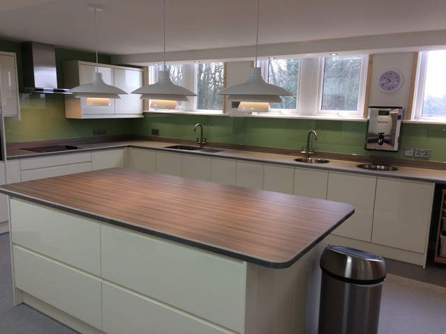Dulux Putting Green Commercial Kitchen Glass Splashback - Contemporary ...