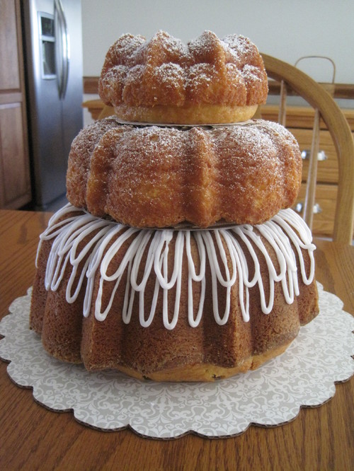 Tiered/Stacked Bundt Cakes - Using Dowels