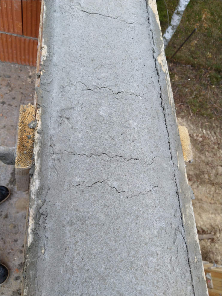 Cracks in concrete beams