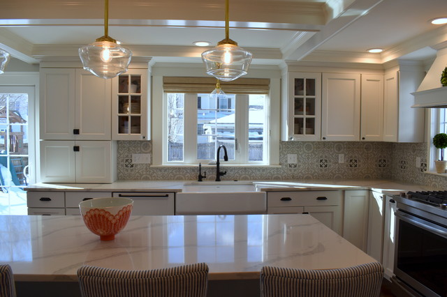Wellborn Forest Hamilton door style in Arctic White and Oyster - Shabby ...