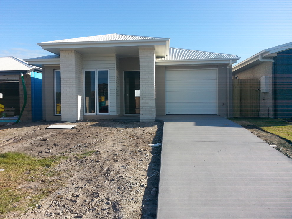 Tiling/stacked stone to front facade?? | Houzz AU