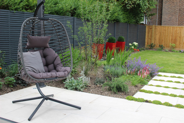 Wide shallow garden - Contemporary - Garden - Hampshire - by Neil Jones ...