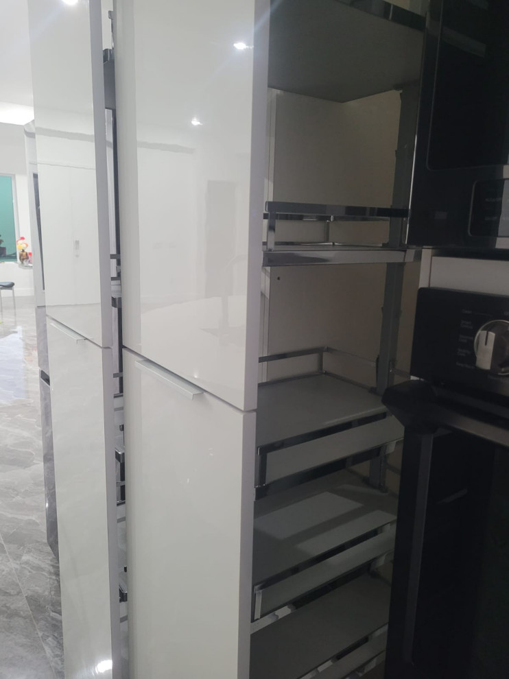 Small Fitted Curved White High Gloss Kitchen Cabinet Set With Sink ...