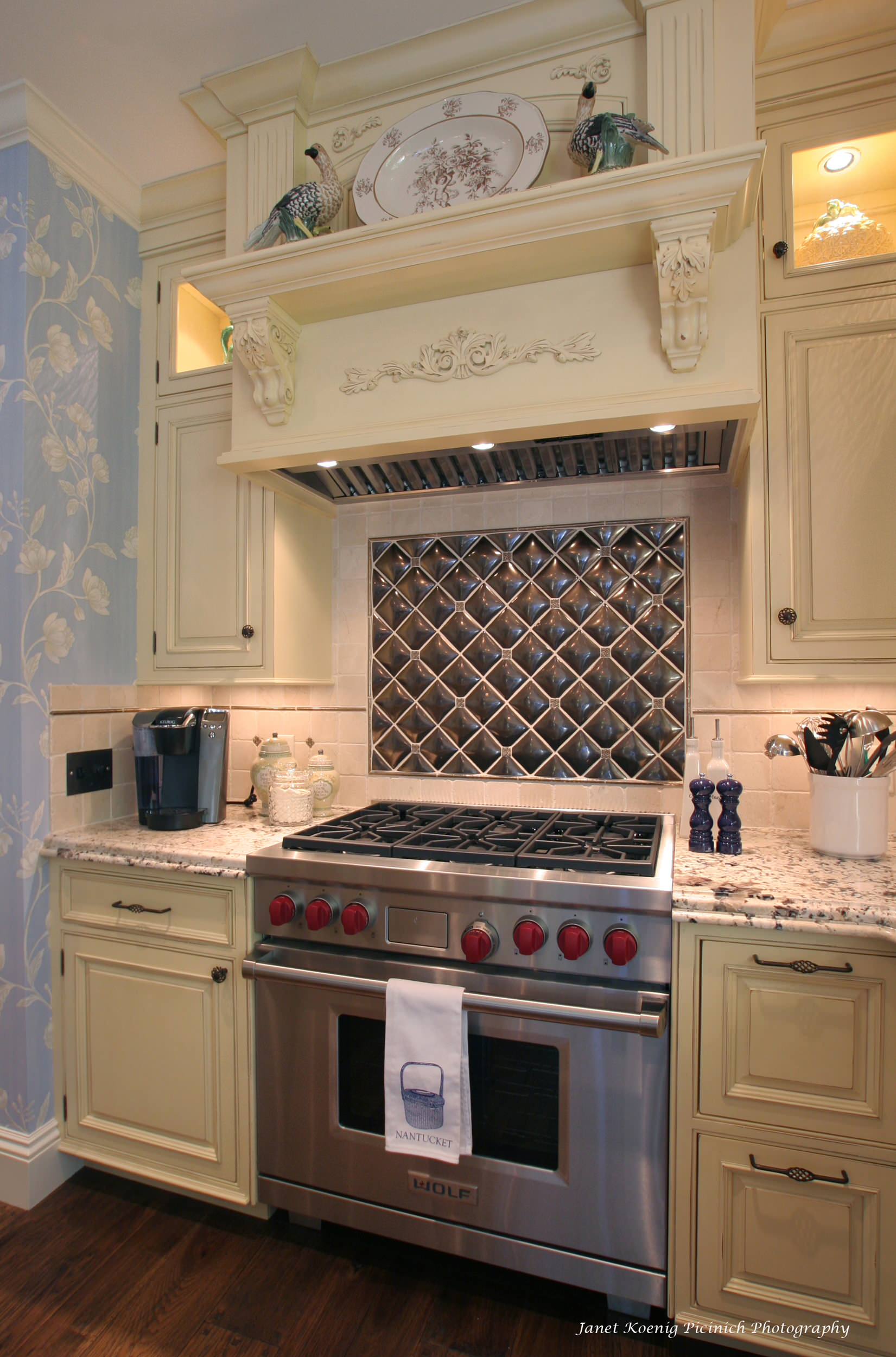 Kitchen Design: A Picture Frame for Your Backsplash