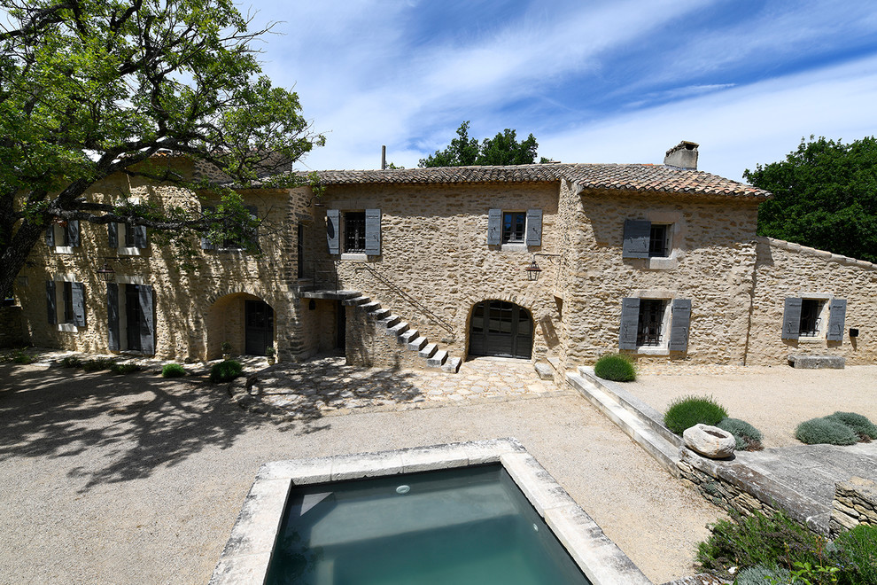 Se promener quelque part dans un village de Provence et tomber sous le ...