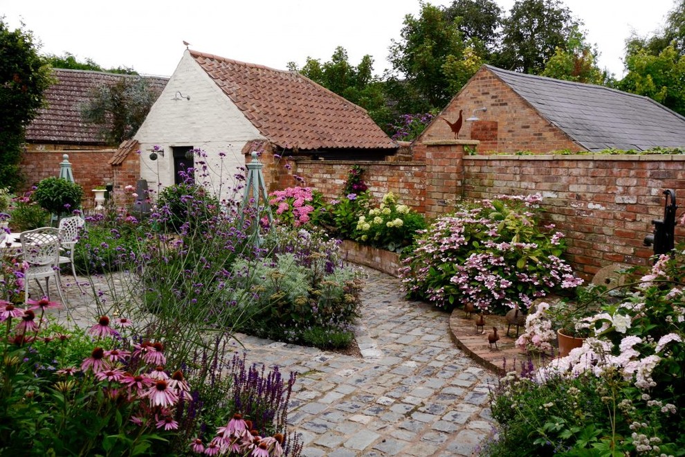 Country Courtyard - Other - by Applewhite Garden Design Ltd | Houzz