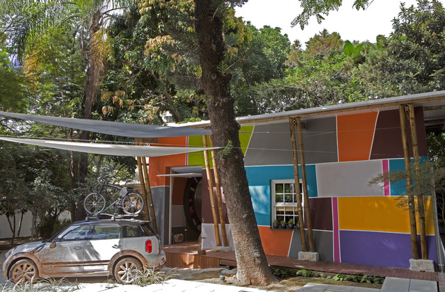 Houzz Tour: Splashy, Sustainable Shack in São Paulo