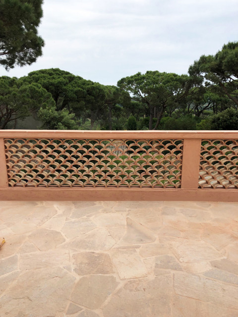 Réalisation d'une balustrade extérieure, claustras de terre cuite ...