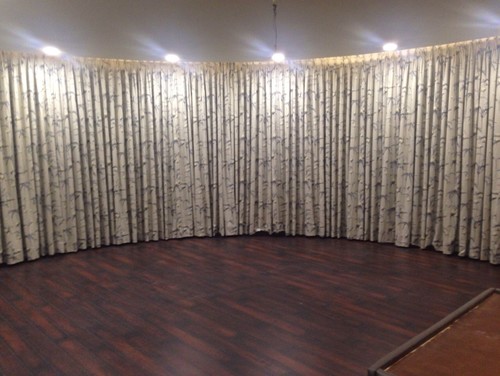 semi circle room with wall to wall