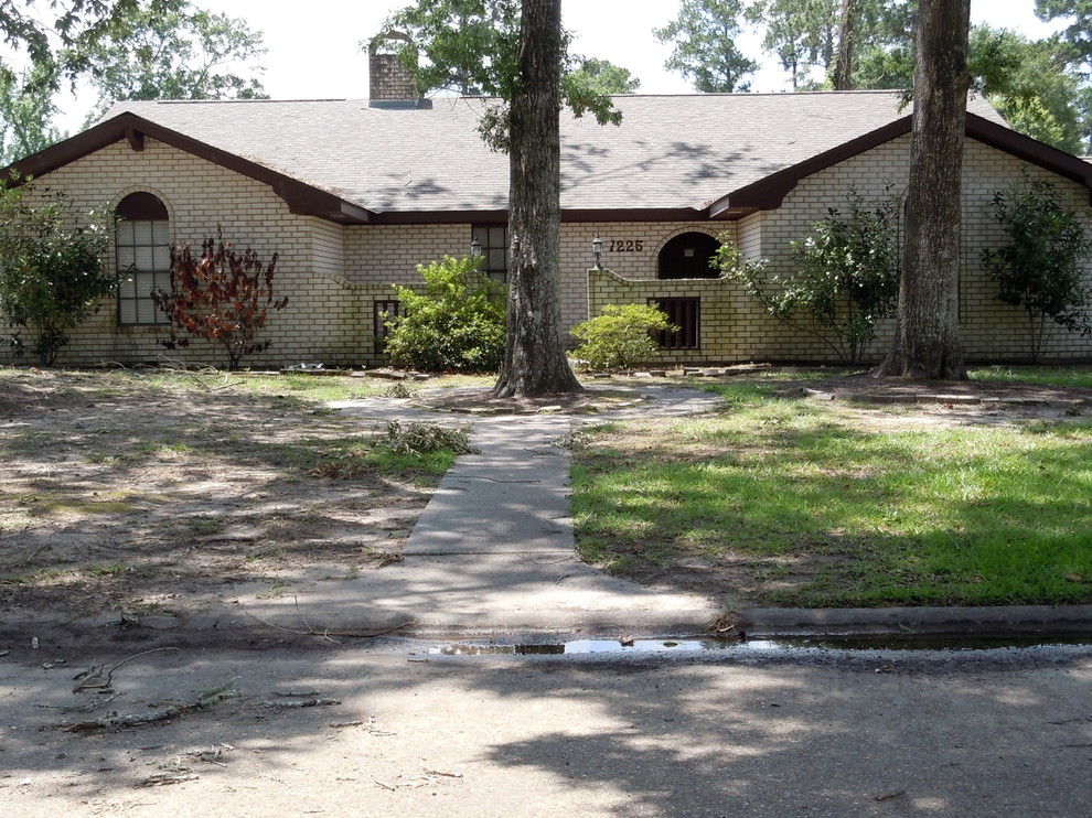 Need ideas for turning facade of H-shaped ranch into modern dream