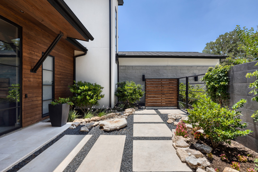 Organic Modern Courtyard Entry - Modern - Exterior - Austin - by Kelley ...