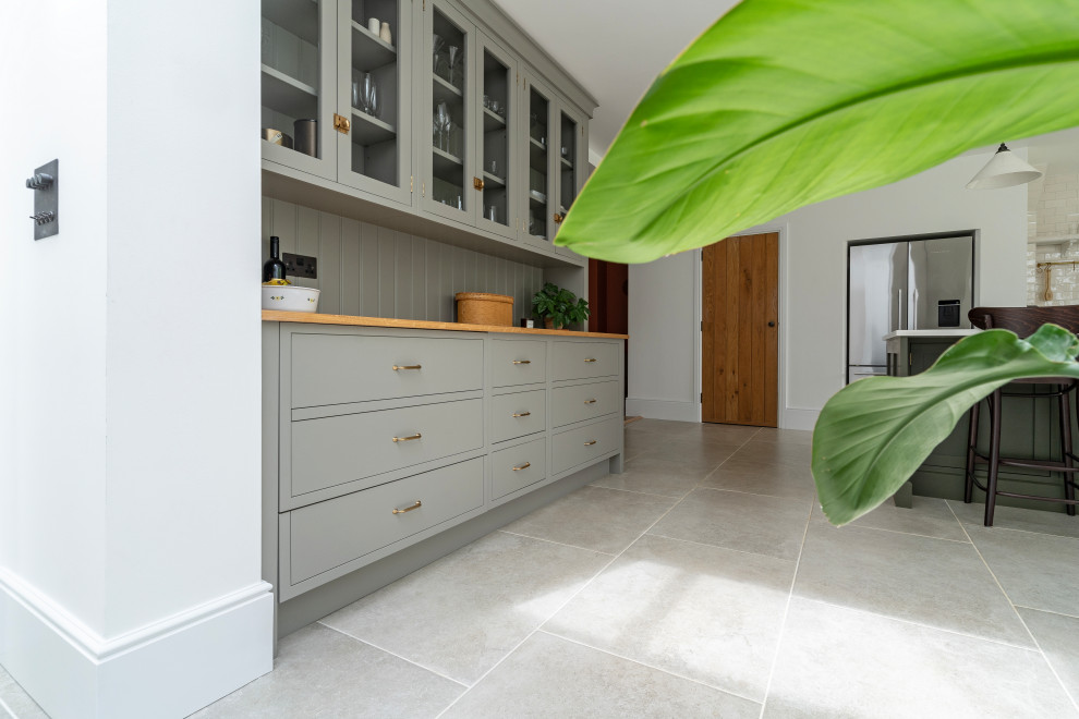 Bespoke plain shaker kitchen - Traditional - Kitchen - Oxfordshire - by ...