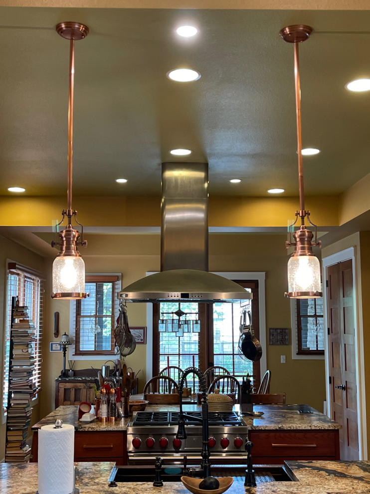 20 Inspiring Kitchens With Stylish Pendant Lights Over the Island