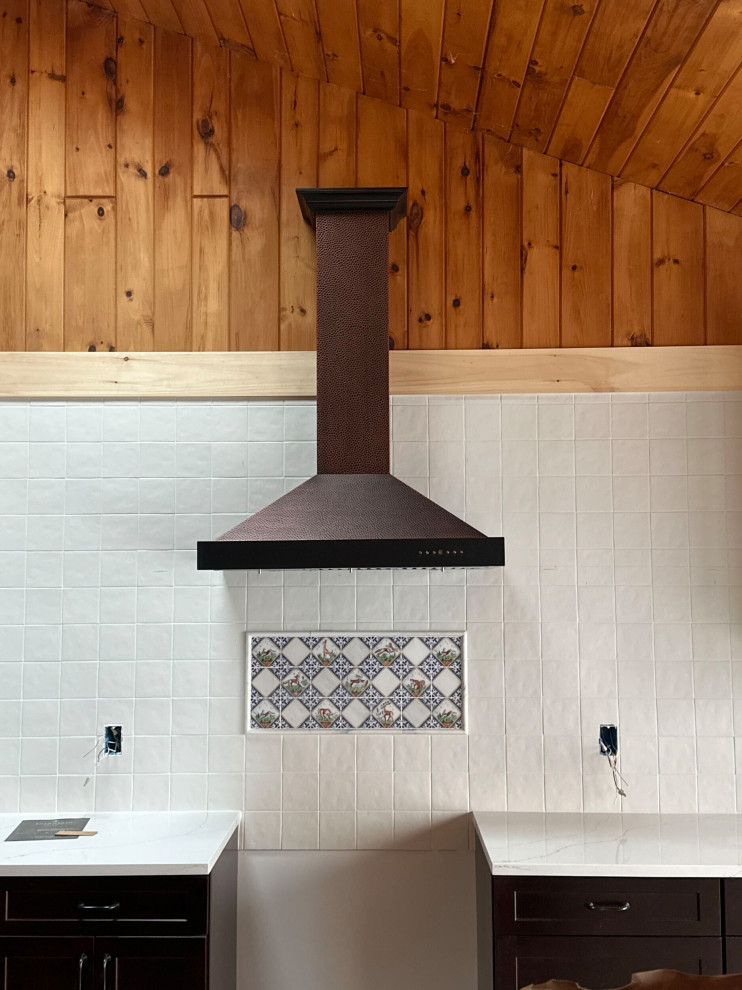 Kitchen backsplash is not symmetrical and I don't know what to do ...