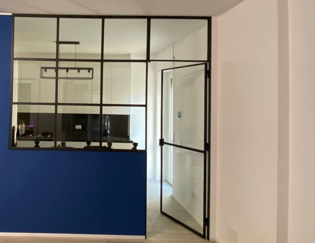 PARETE VETRATA INDUSTRIALE CON PORTA A BATTENTE - Contemporary ... PARETE VETRATA INDUSTRIALE CON PORTA A BATTENTE - Contemporary ...