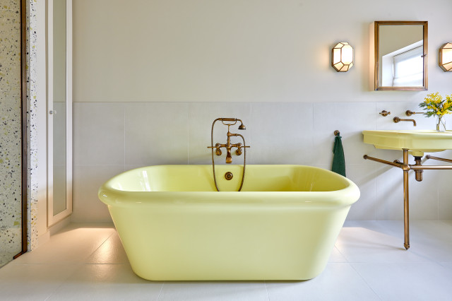 Room Tour: A Plain Bathroom Gets a Sunny New Look and Layout | Houzz IE