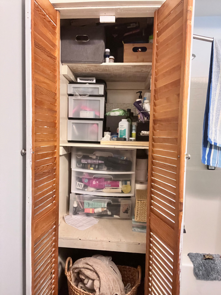 How to makeover these solid but UGLY painted wood shelves? | Houzz Forum