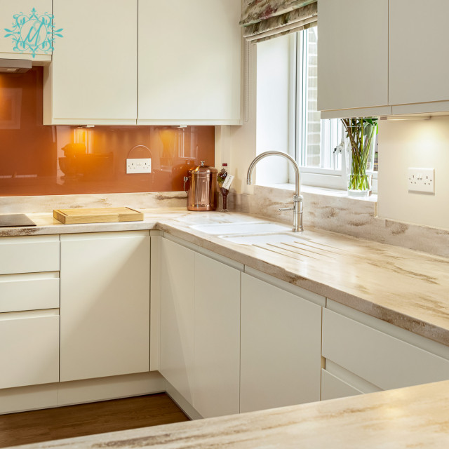 Cream Kitchen Sink Area - Moderne - Cuisine - Berkshire - par Inara ...