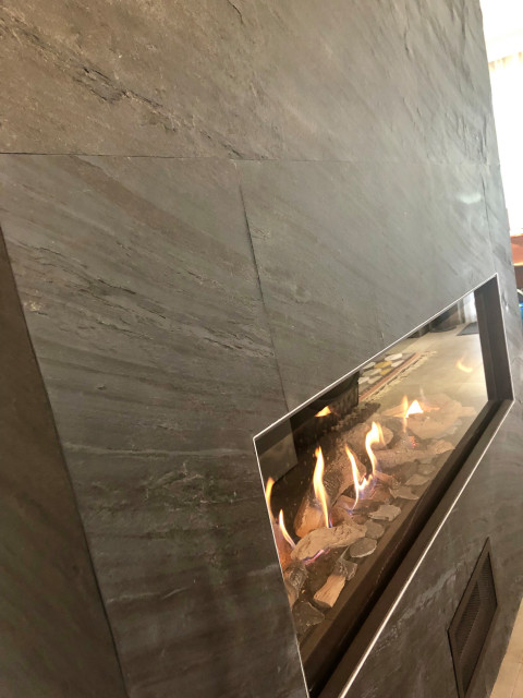 Coup de neuf pour cette cheminée habillée en feuille de pierre - Contemporáneo - Estrasburgo ...