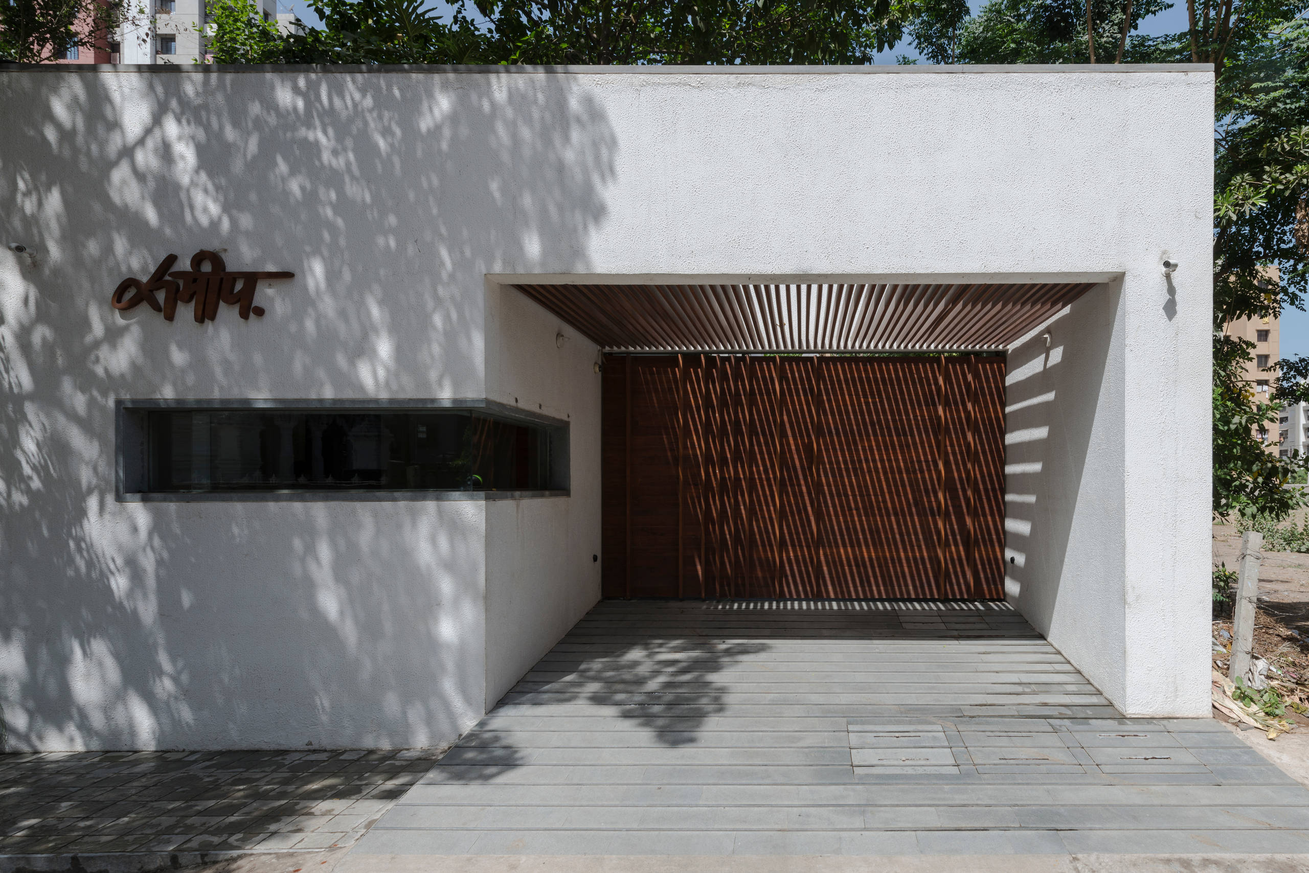 6 Best Materials for Compound Wall Gates