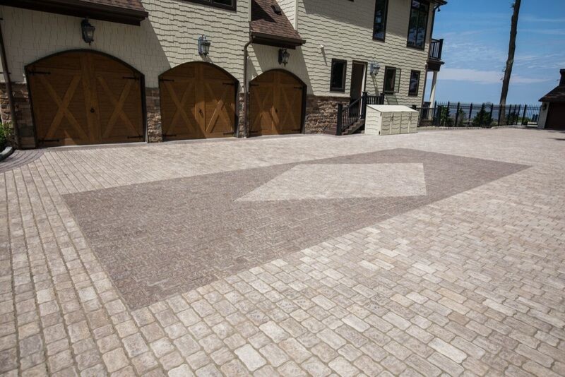 Long Island Grand Driveway - New York - by Cambridge Pavingstones with ...