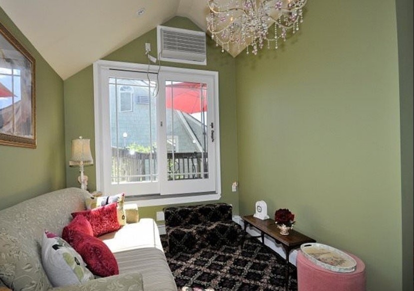 Second Floor Open Seating Area: what to do.. what to do...