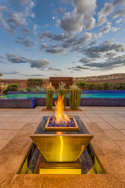 Raised Rim Flow Pool with Custom Fire/Water Feature - Las Vegas - by ...