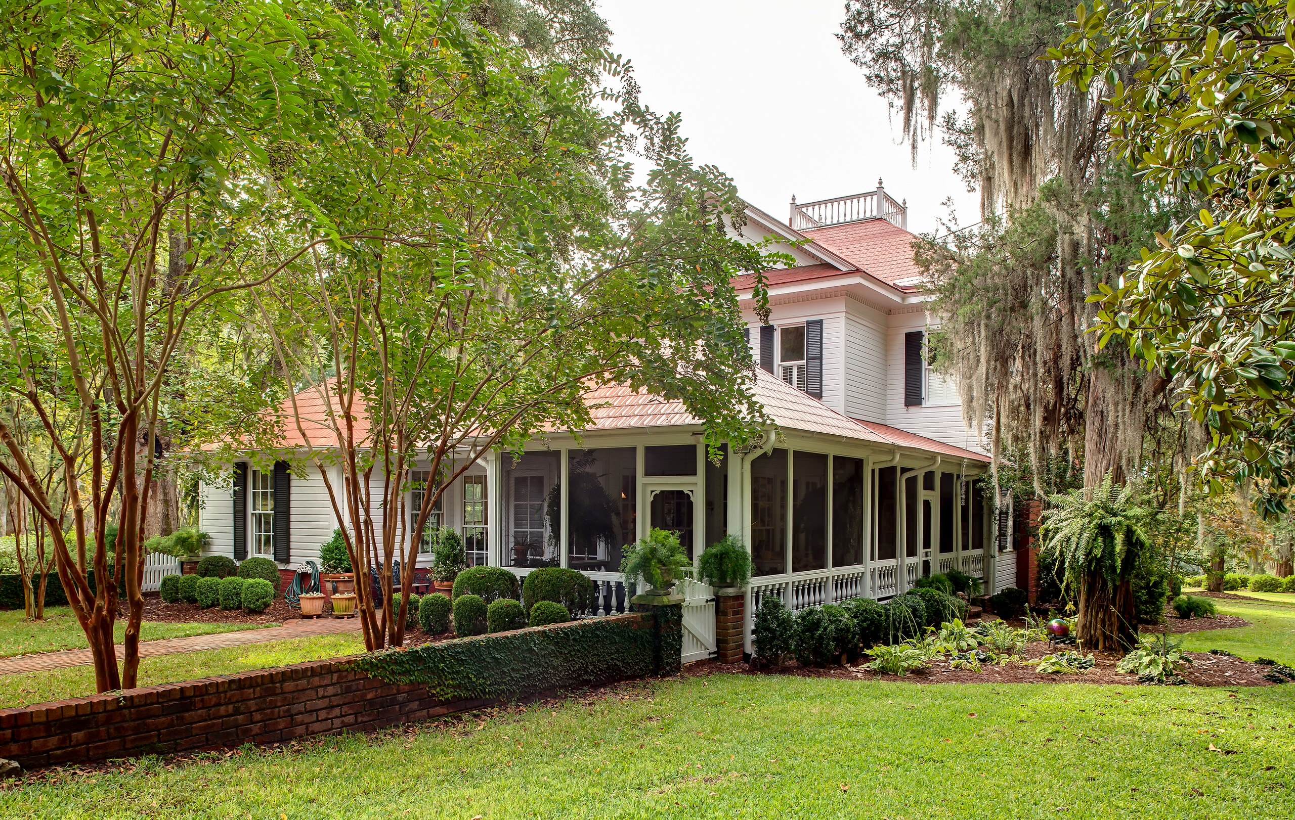 Plantation Grandeur Rises in a Home's Back Addition