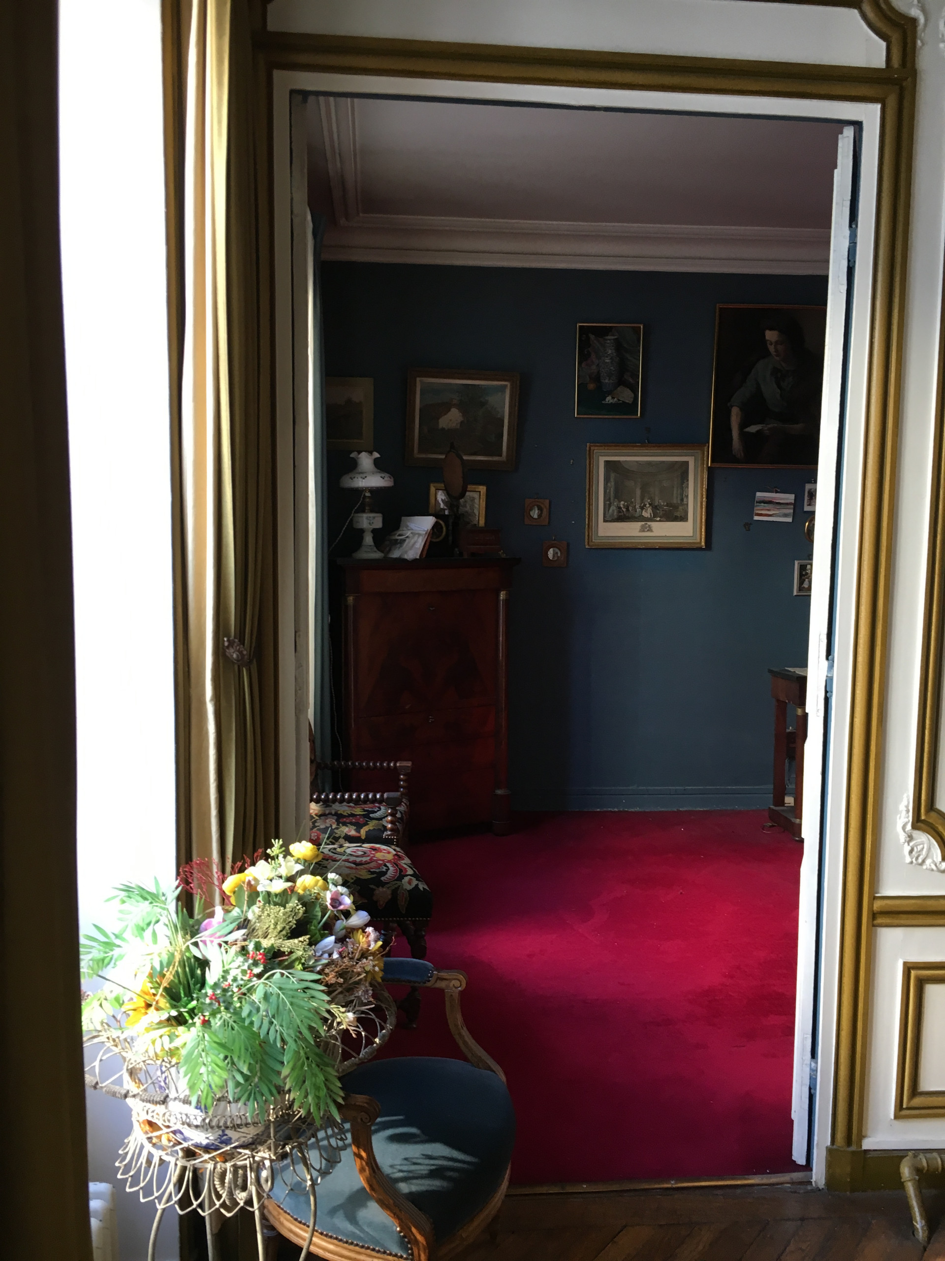 Avant/Après : Une palette chromatique intense modernise ce 165 m2