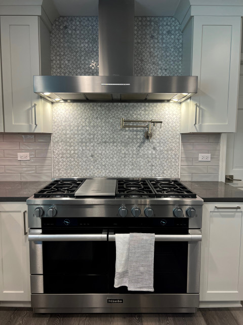 A Kitchen Fit For a Chef - Modern - Kitchen - Chicago - by AC Home ...